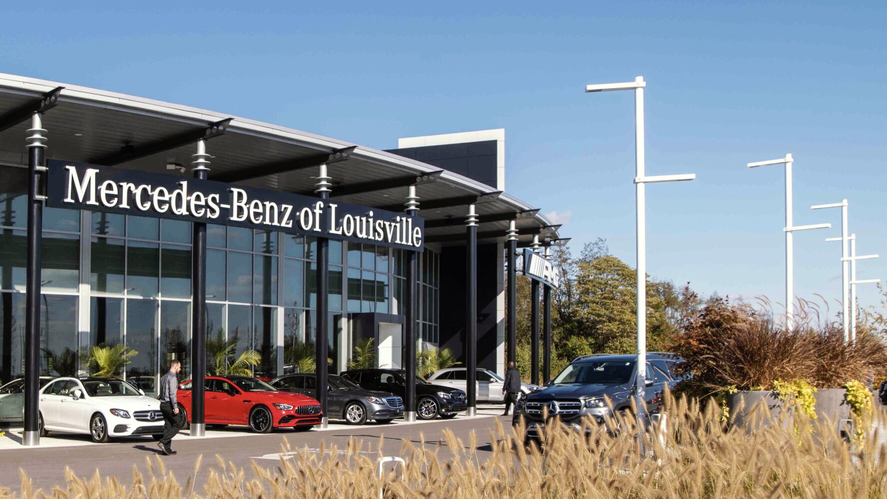 Mercedes-Benz dealership - Urbidermis